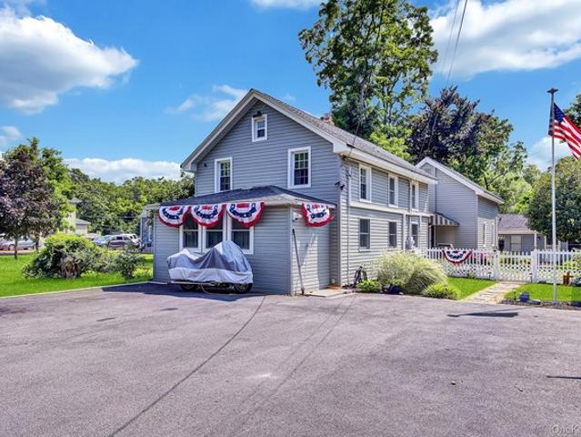 1116 Montauk Hwy, Oakdale, NY 11769