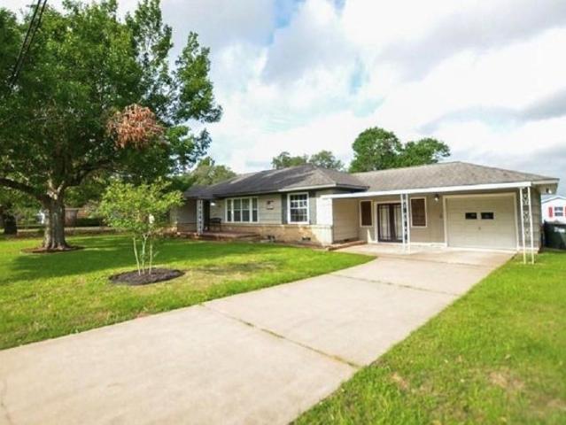 1116 N Meyer St, Sealy, TX 77474