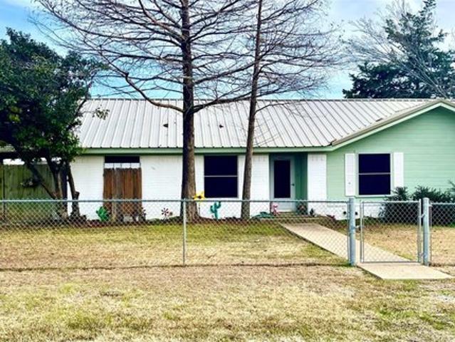 1116 E Navarro Ave, Mart, TX 76664