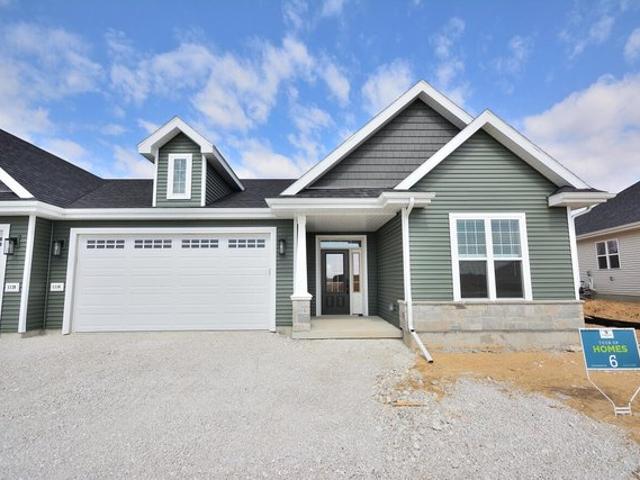 1116 Elderberry Rd, Oconomowoc, WI 53066