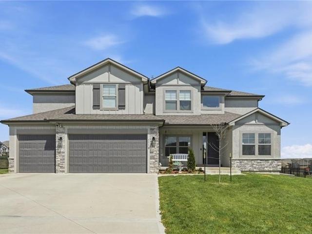 1116 Hummingbird Ct, Greenwood, MO 64034