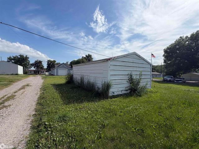 1116 High Ave W