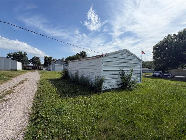 1116 High Ave W Road