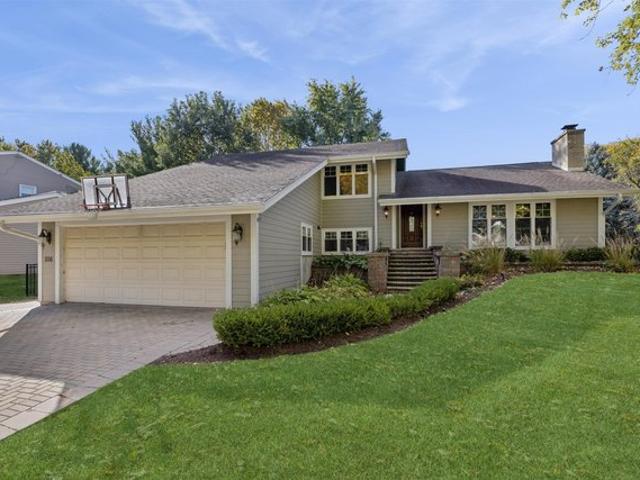 1116 Hidden Spring Dr, Naperville, IL 60540
