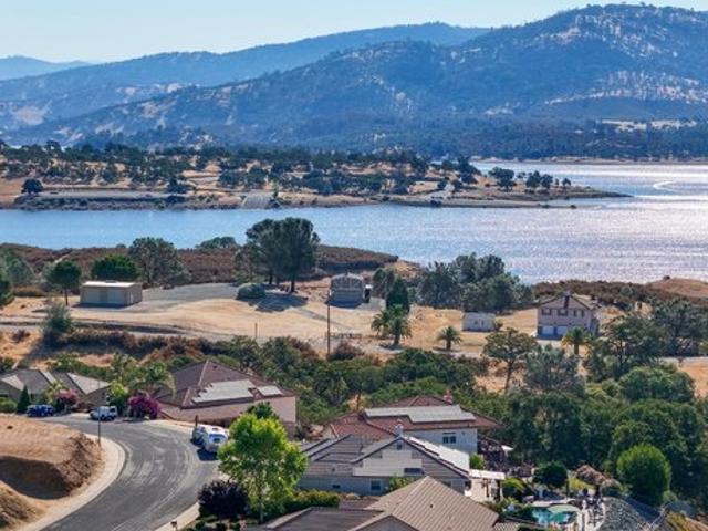 1116 Paradise Peak Rd, Valley Springs, CA 95252