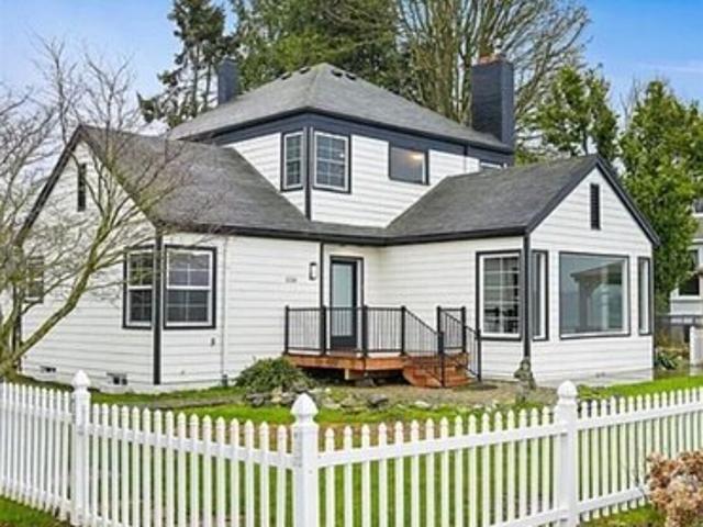 1116 Peace Portal Dr, Blaine, WA 98230