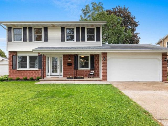 1116 Reichow St, Oshkosh, WI 54902