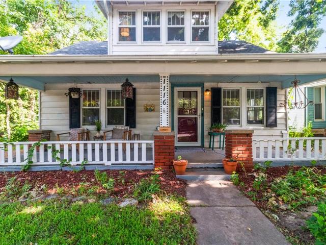 1116 W Maple Avenue