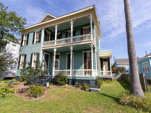 1116 Winnie St, Galveston, TX 77550 | MLS #88968 | Compass