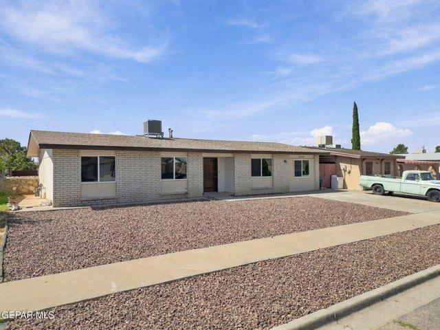11172 Cutty Sark Dr, El Paso, TX 79936