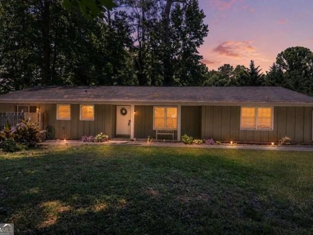 1117 Mandalay Ct SW, Lilburn, GA 30047
