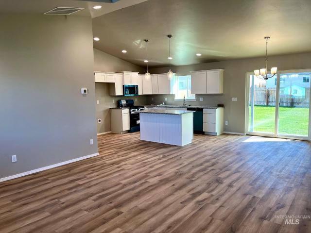 1117 Meadow Lake Loop
