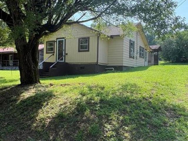 1117 Bledsoe Dr, Etowah, TN 37331