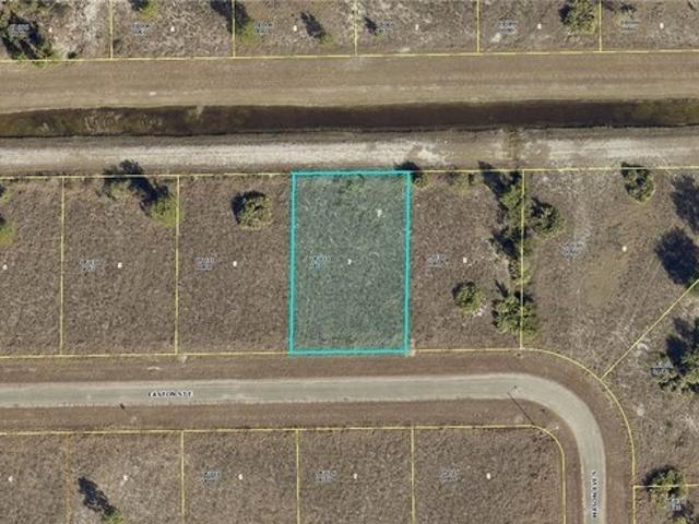 1117 Easton St E, Lehigh Acres, FL 33974