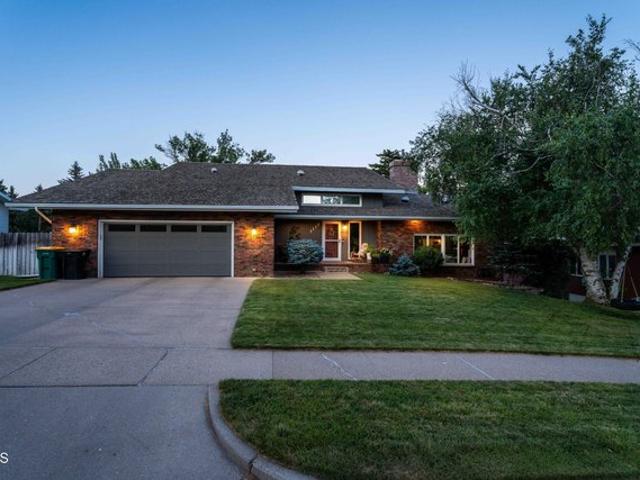 1117 Highland Acres Rd, Bismarck, ND 58501