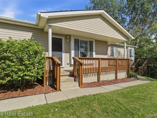 1117 Lake Shore Cir, Mundy Township, MI 48439