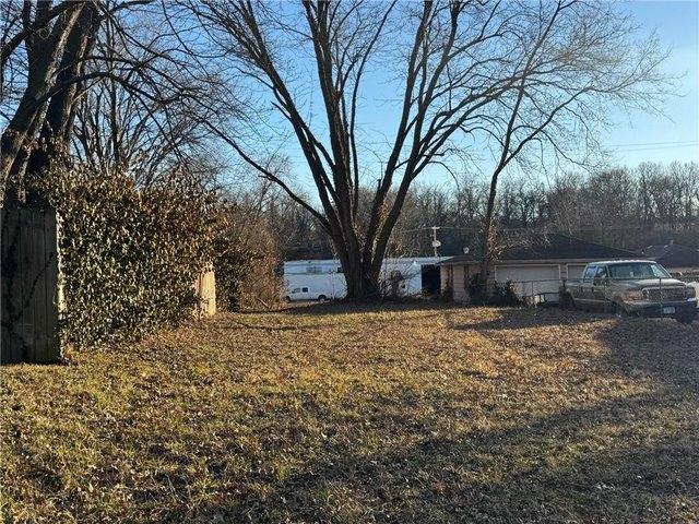 1117 Pottawatomie St, Leavenworth, KS 66048