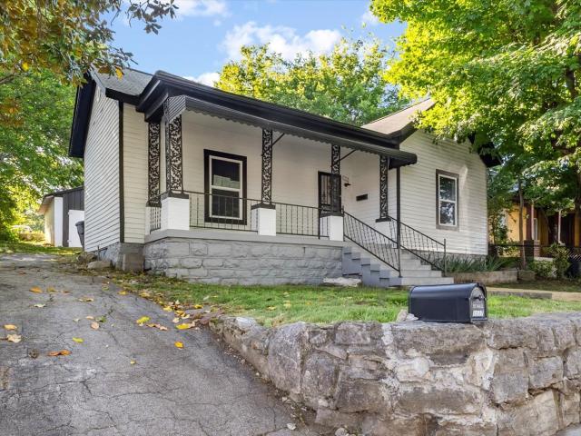 1117 S Glade St
