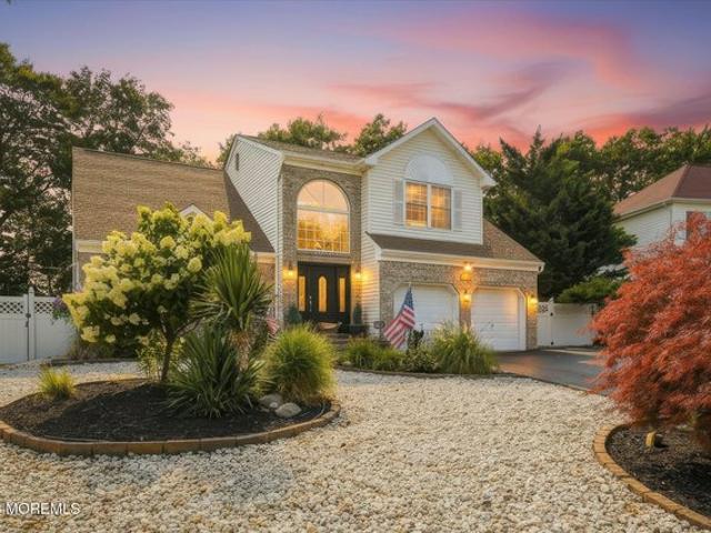 1117 S Maplecrest Ct, Toms River, NJ 08753