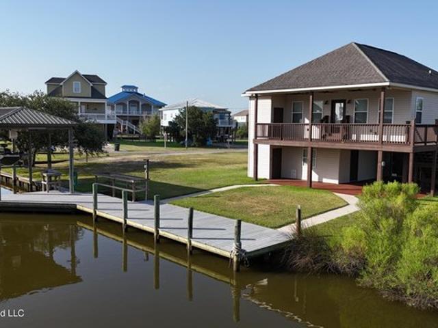 11184 Tahiti St, Bay Saint Louis, MS 39520