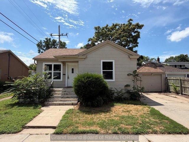 1118 N Pine St, Grand Island, NE 68801