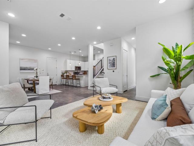 1118 Algarita Ave # 2