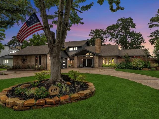 1118 April Waters Dr N, Conroe, TX 77356