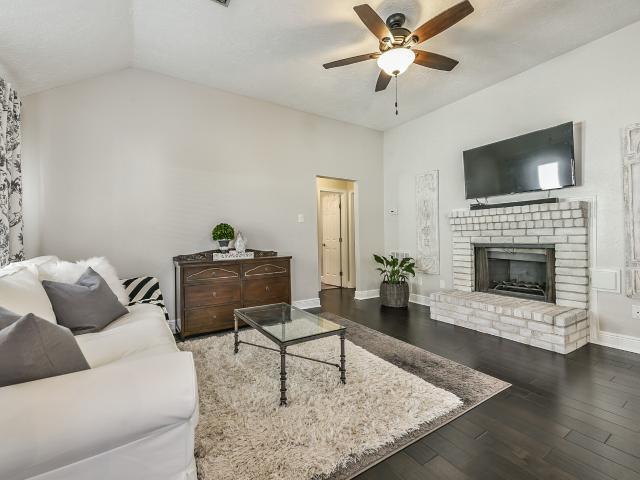 1118 Chelsea Lane