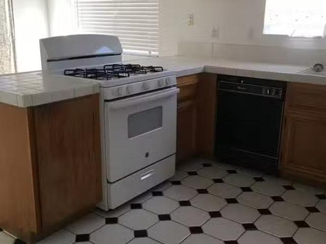 1118 Creekwood Ct Houses in Perris, CA