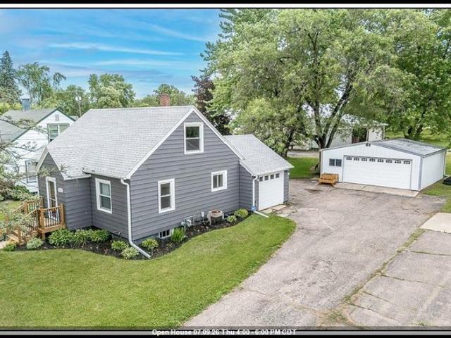 1118 Depot St, Manawa, WI 54949