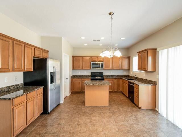 1118 E Desert Springs Way