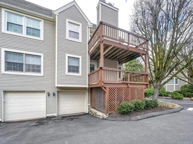 1118 Foxboro Dr, Norwalk, CT 06851