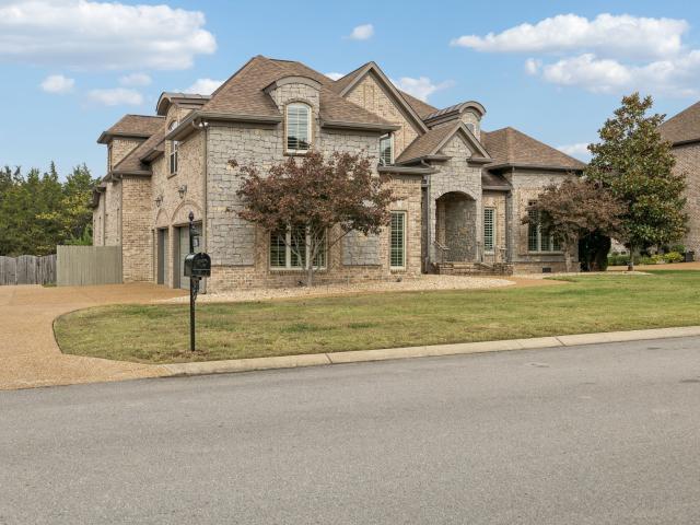 1118 Garrett Way
