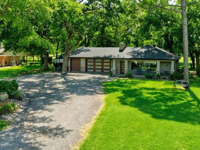 1118 Kiowa Dr W, Gainesville, TX 76240