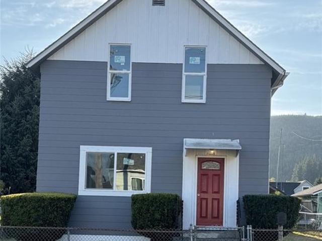 1118 Larch St, Raymond, WA 98577