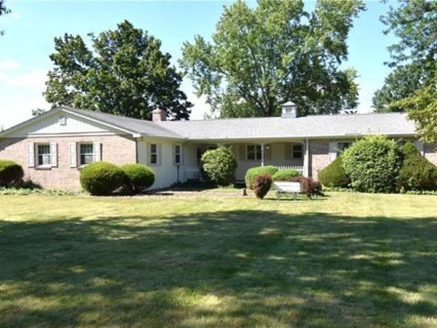 1118 Palmetto Dr, Hubbard, OH 44425