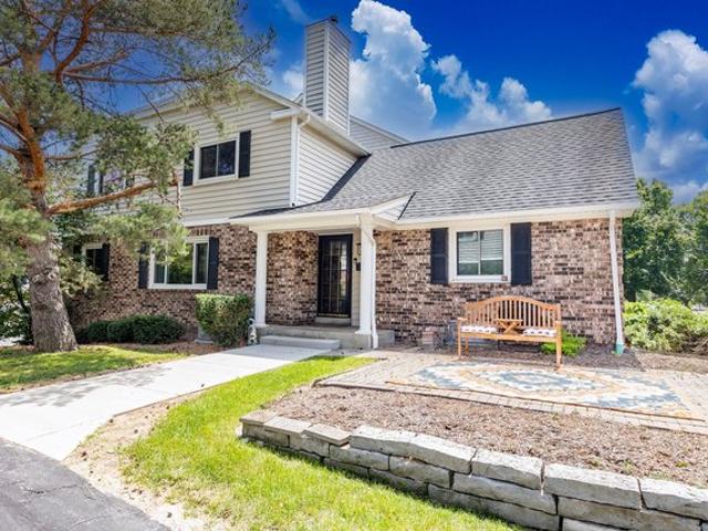 1118 Pilgrim Pkwy, Elm Grove, WI 53122