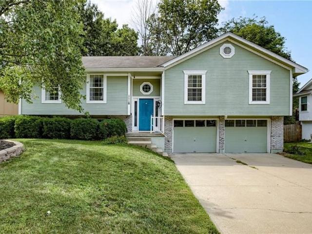 1118 SW Eastman Ct, Blue Springs, MO 64015