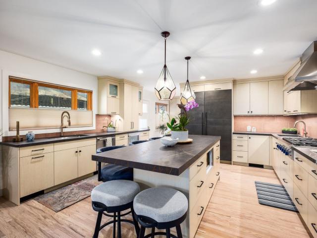 1118 S Oak Hills Way, Salt Lake City, US, UT