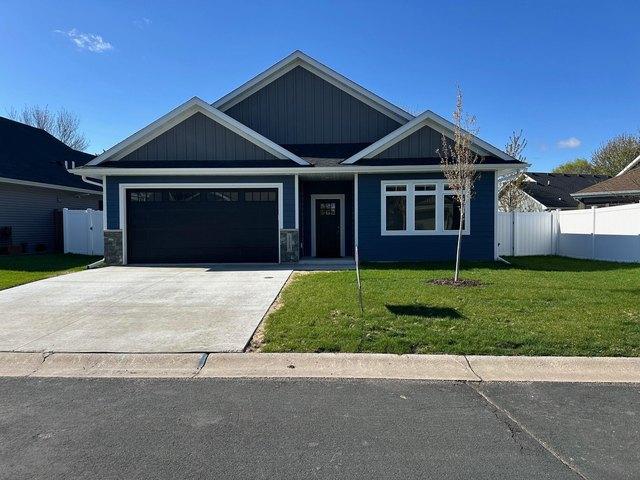1118 Village St SE, New Prague, MN 56071