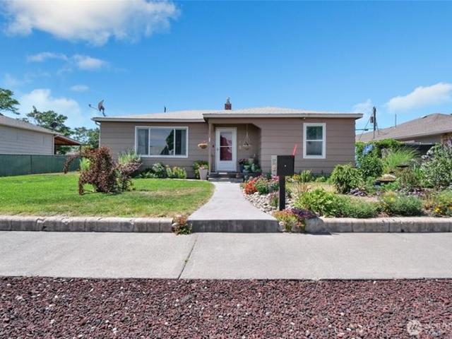 1118 W Cascade Ave, Moses Lake, WA 98837