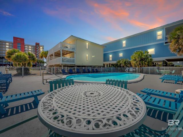 1118 W Beach Boulevard 37
