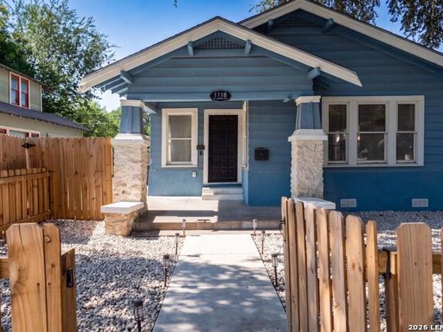 1118 W Summit Ave