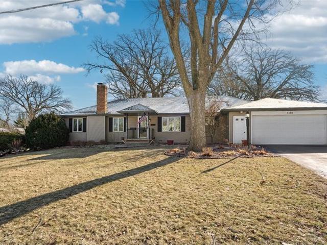 1118 Woodland Dr, Newton, IA 50208