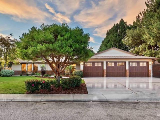 11190 W Hummingbird Dr, Boise, ID 83709