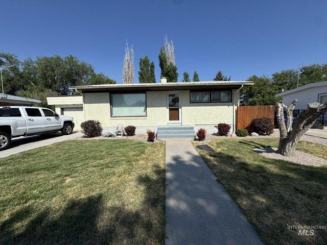 1119 Meadowbrook Ln, Pocatello, ID 83201