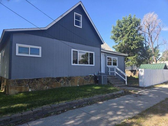 1119 N Prairie Ave, Miles City, MT 59301