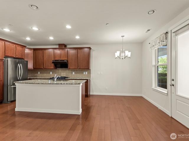 1119 NE Hickory Lane