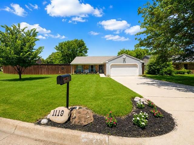 1119 Normandy Dr, Grapevine, TX 76051