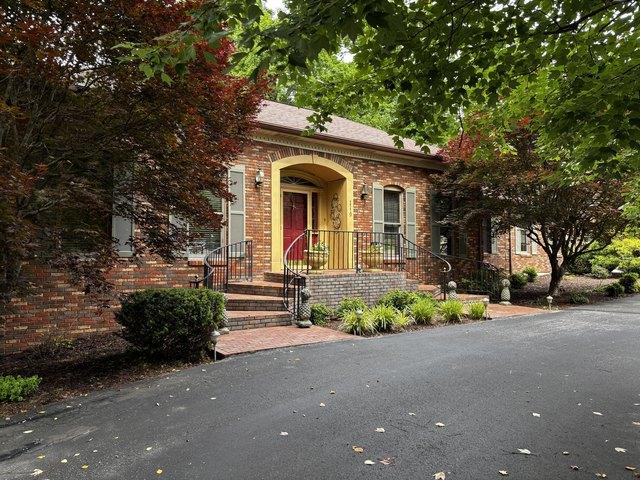 1119 Deer Haven Dr, Frankfort, KY 40601
